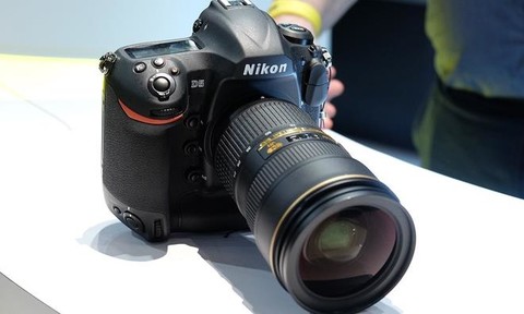 Chính phủ Nhật thuyết phục Fujifilm ‘giúp đỡ’ Nikon